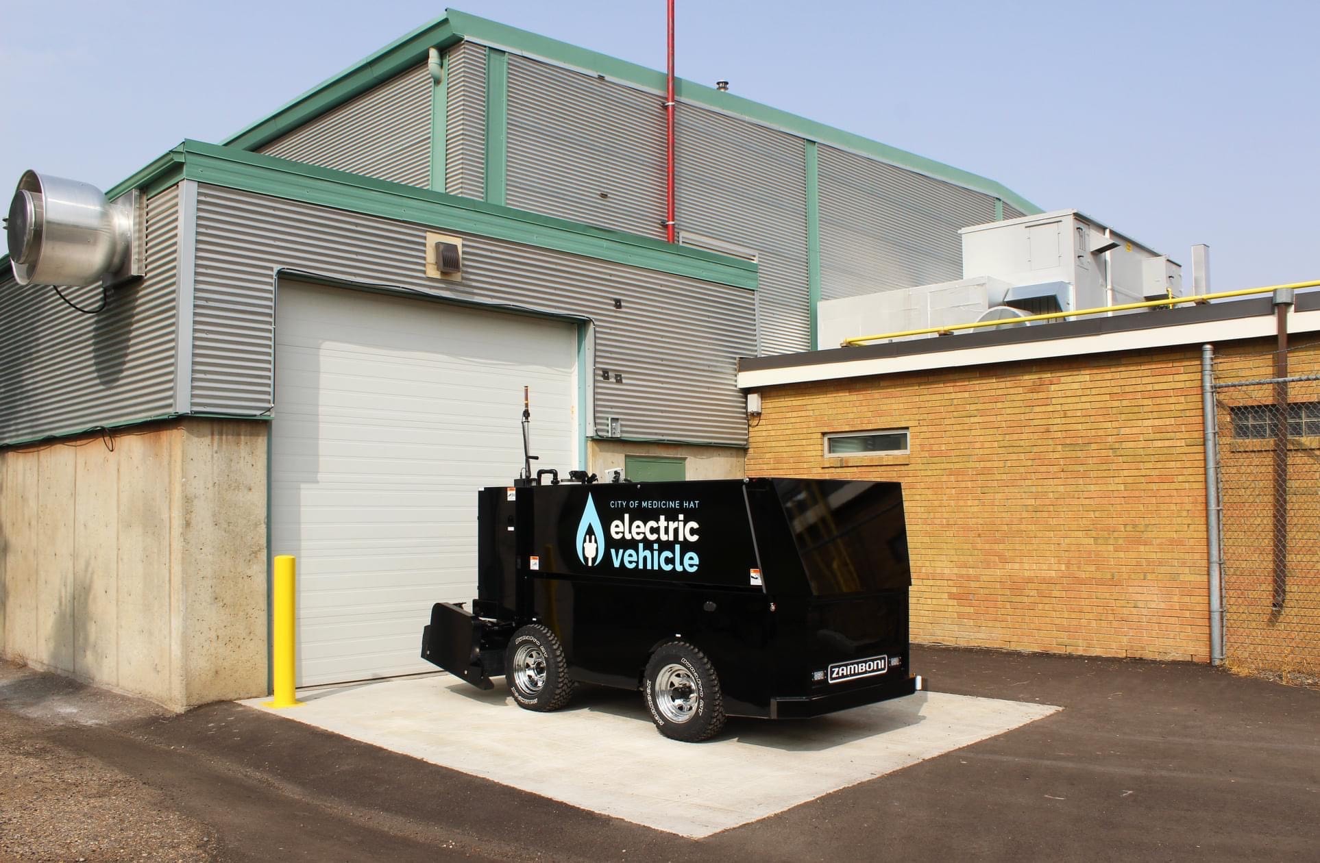 Medicine Hat Electric Zamboni 450s | MCCAC